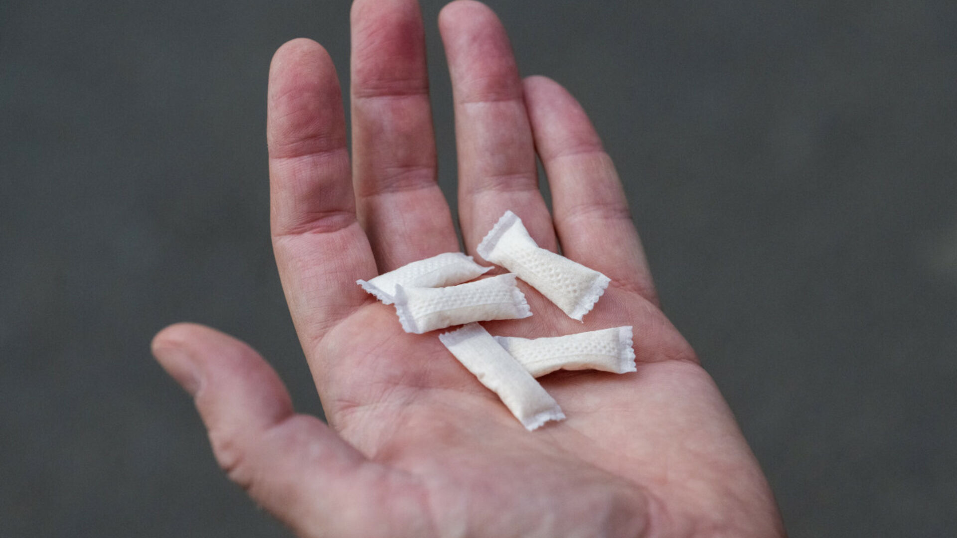 Jak snus działa na organizm? Ekspertka ostrzega przed saszetkami z ...