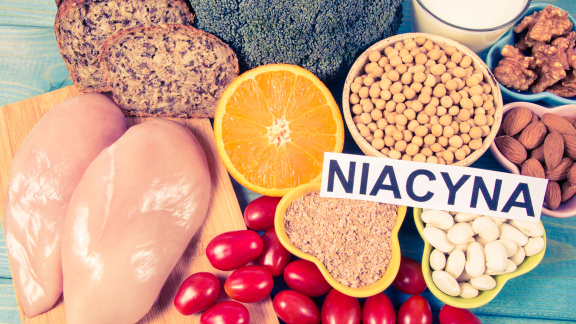 Niacyna (witamina B3): funkcje, niedobór, nadmiar, źródła w jedzeniu ...